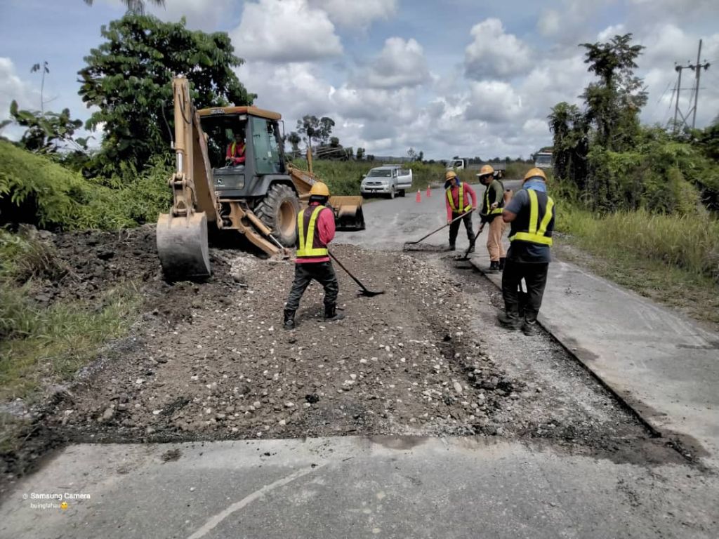 Road maintenance: FEATURED PROJECTS