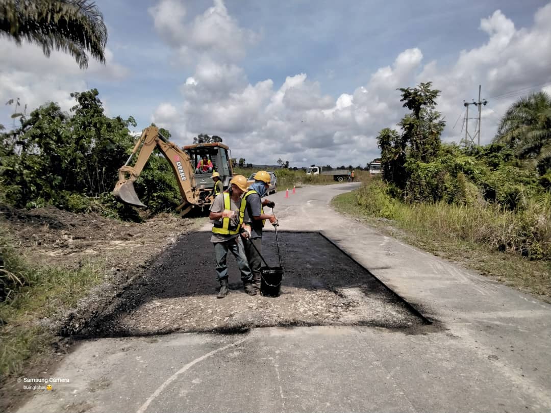 Road maintenance: FEATURED PROJECTS